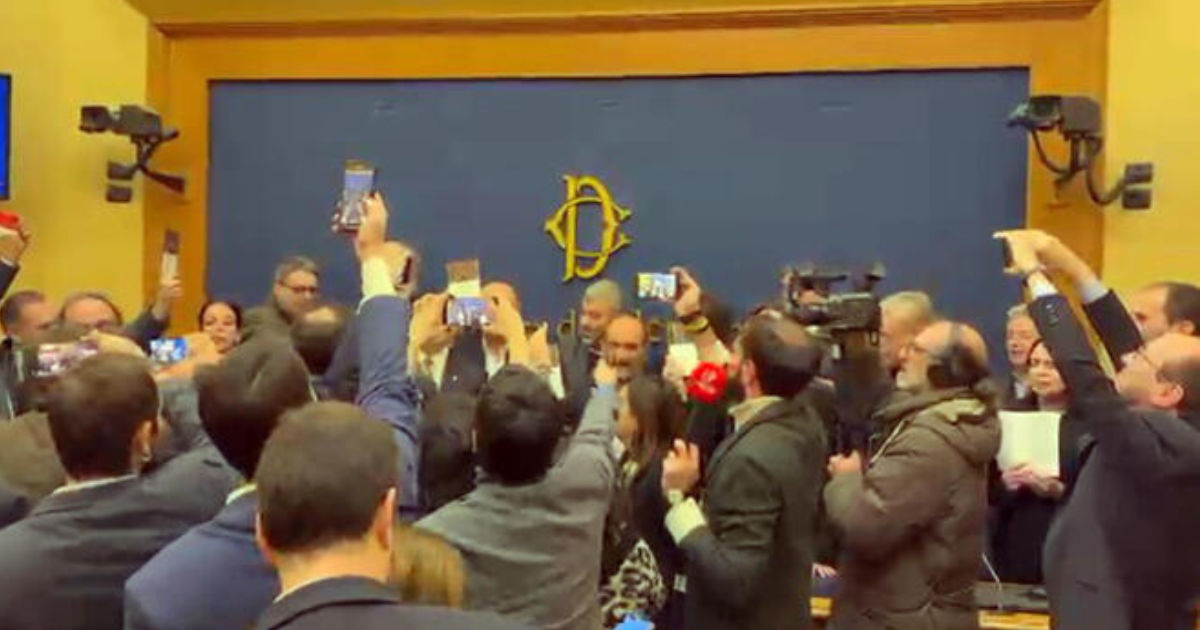 Casapound in Camera, le opposizioni occupano la sala stampa - L ...