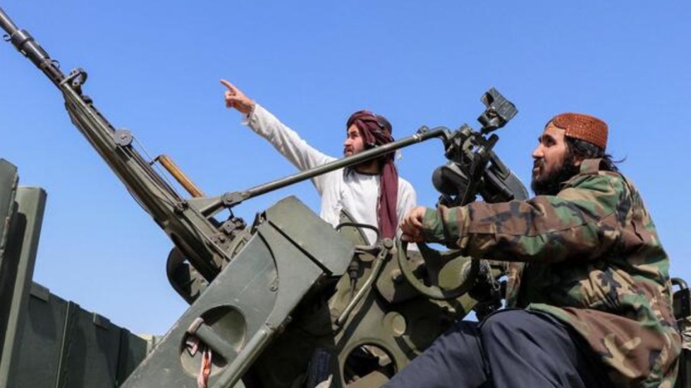 Pakistan dichiara guerra ai talebani, bombardata Kabul. Iran offre ...