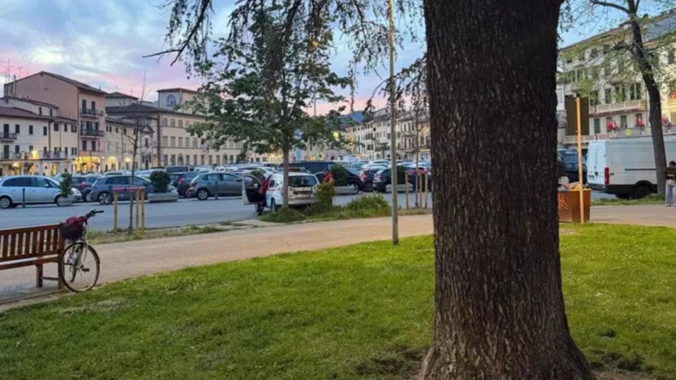 Prato, 23enne accoltellato al cuore: due fermati, uno ha 16 anni - L ...